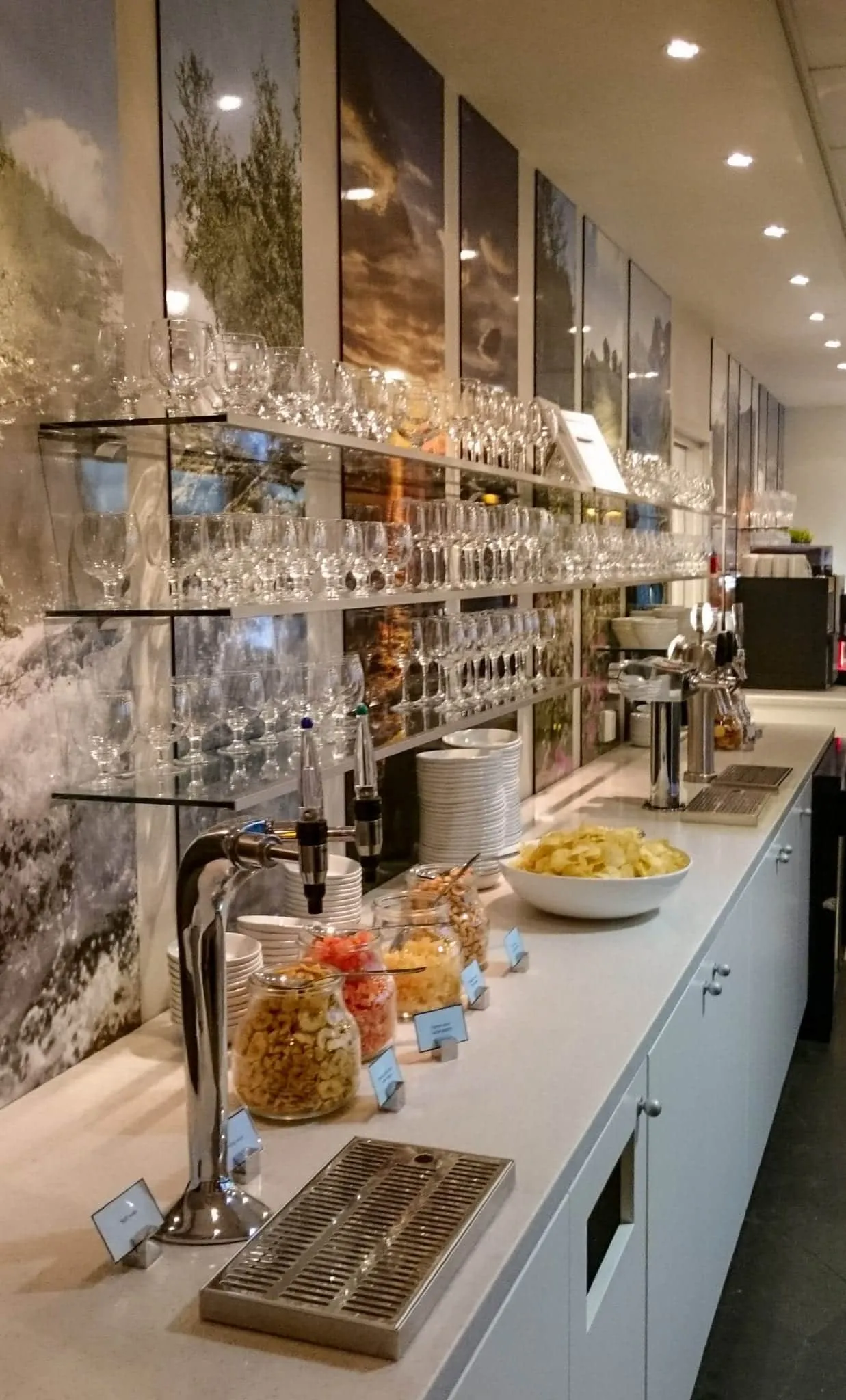 REVIEW: OSL Lounge, Oslo – The Luxury Traveller