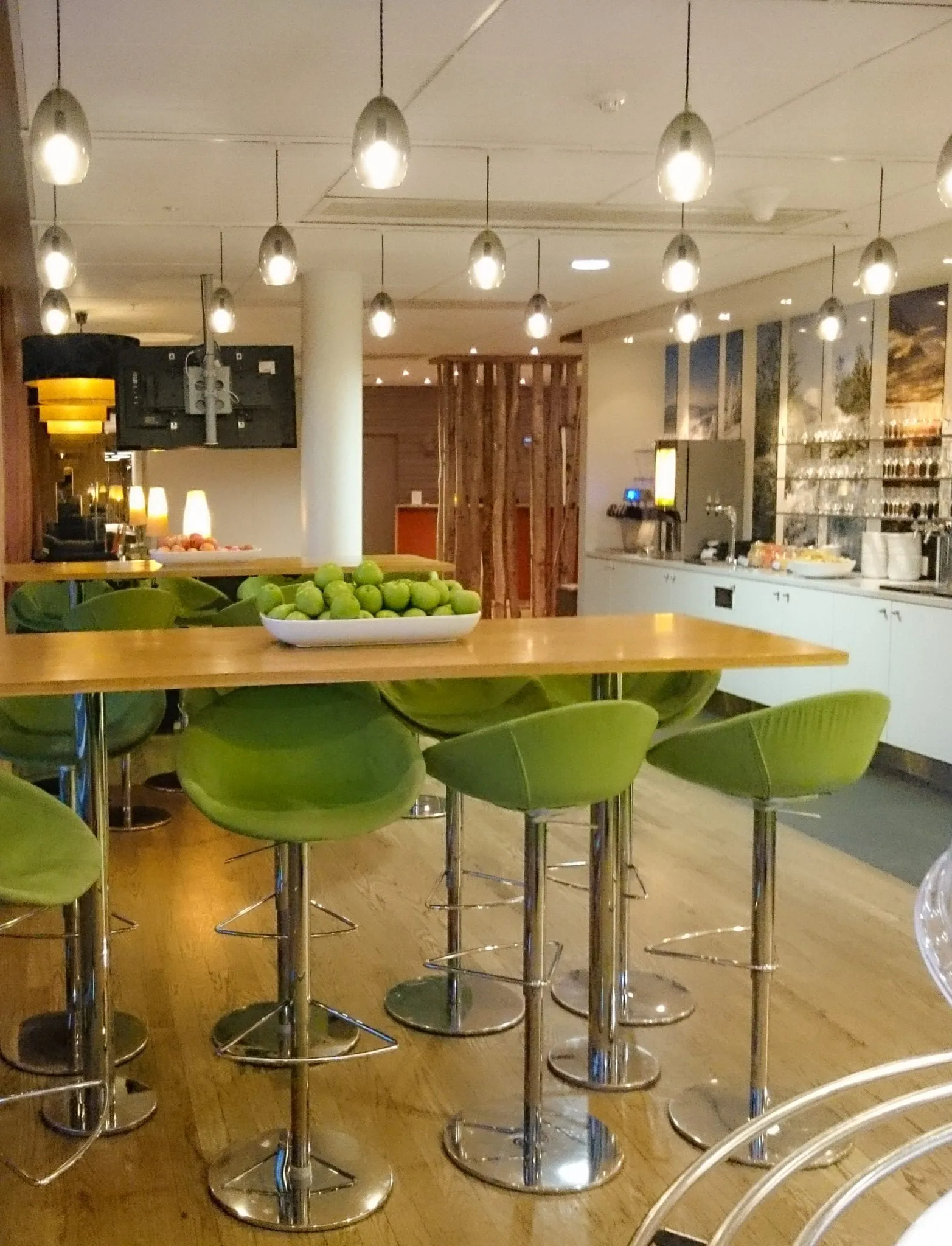 REVIEW: OSL Lounge, Oslo – The Luxury Traveller