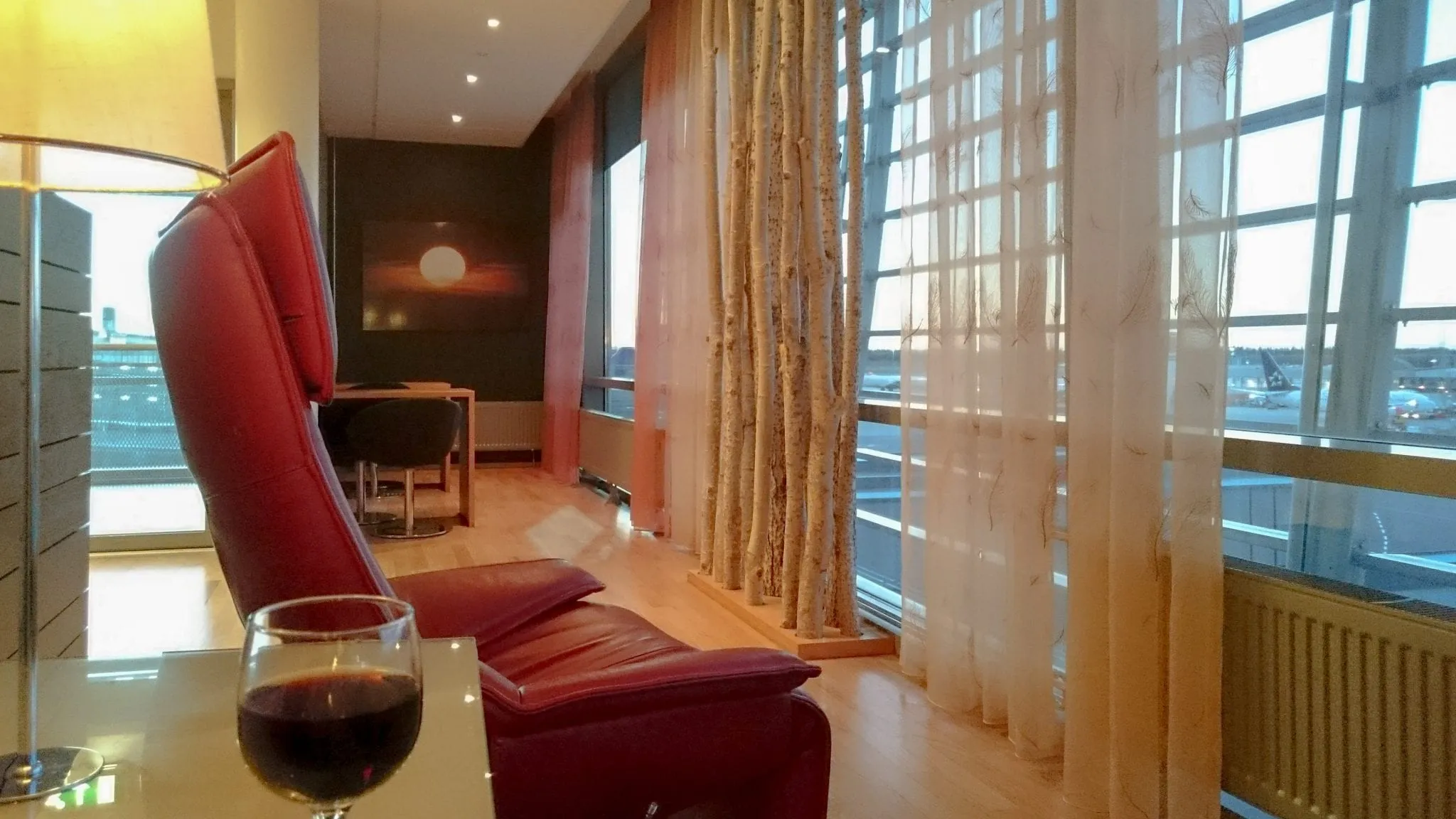 REVIEW: OSL Lounge, Oslo – The Luxury Traveller