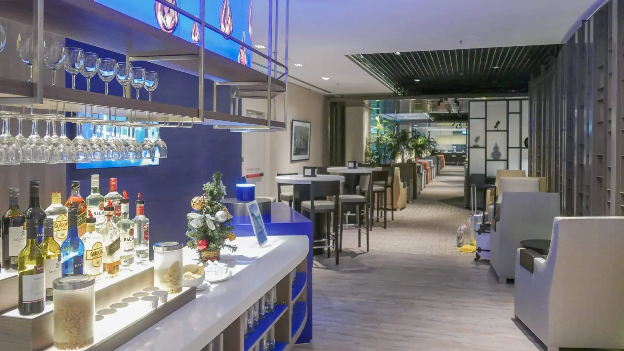 REVIEW: DNATA Lounge, Singapore Changi T1 – The Luxury Traveller