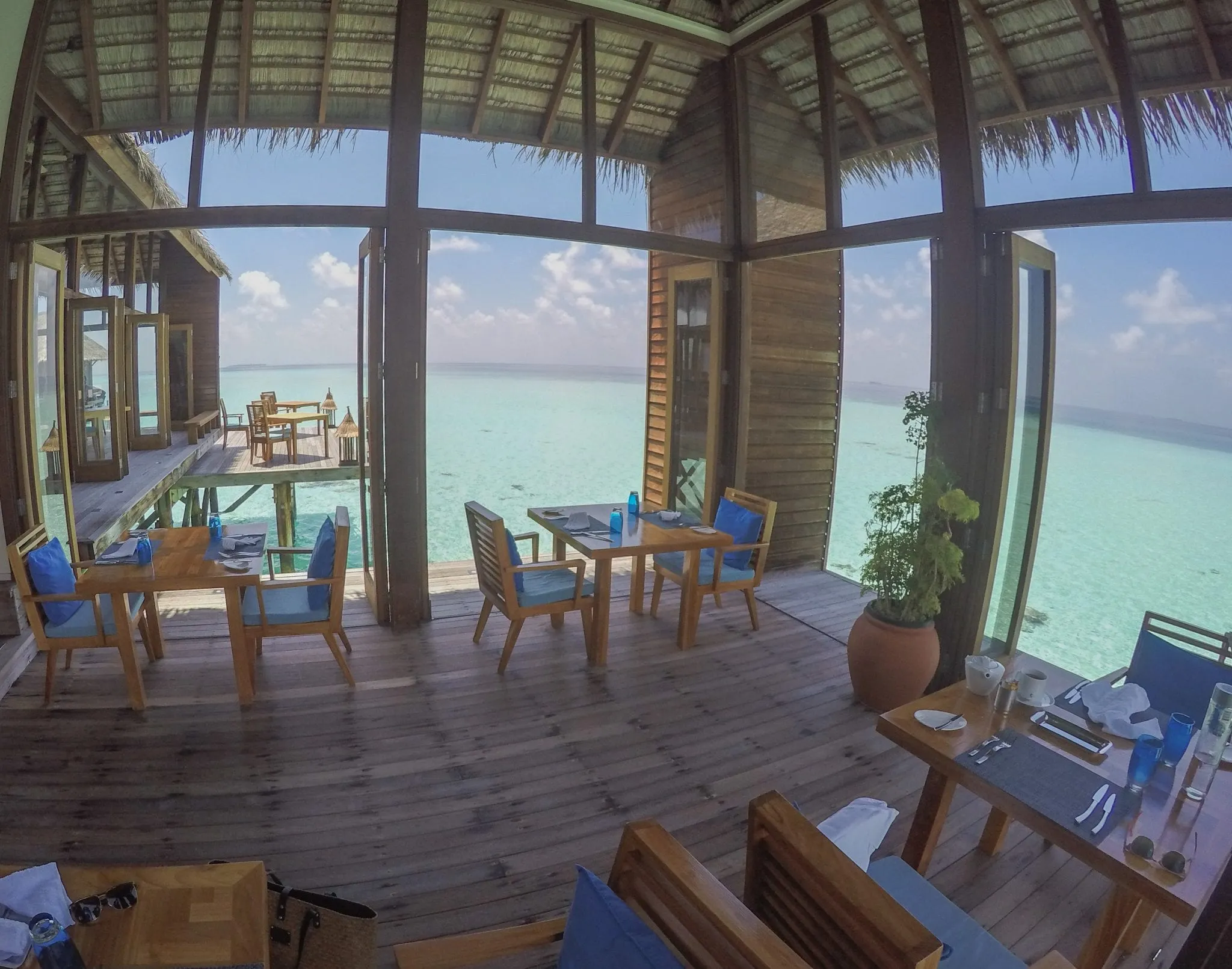 GUIDE: Eating and Drinking at the Conrad Maldives – The Luxury Traveller