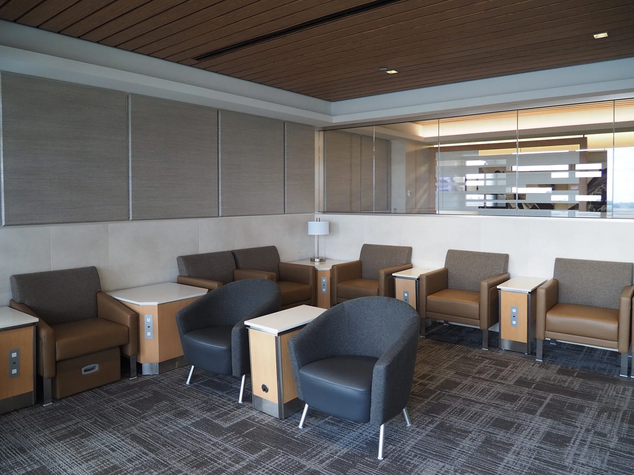 REVIEW: American Airlines Flagship Lounge, Chicago – ORD T3 – The ...