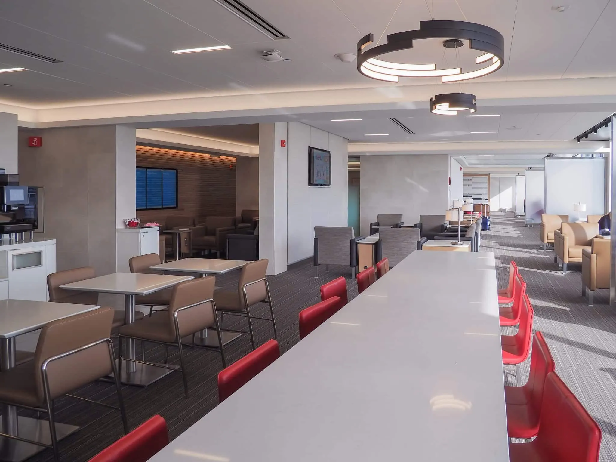 REVIEW: American Airlines Flagship Lounge, Chicago – ORD T3 – The ...