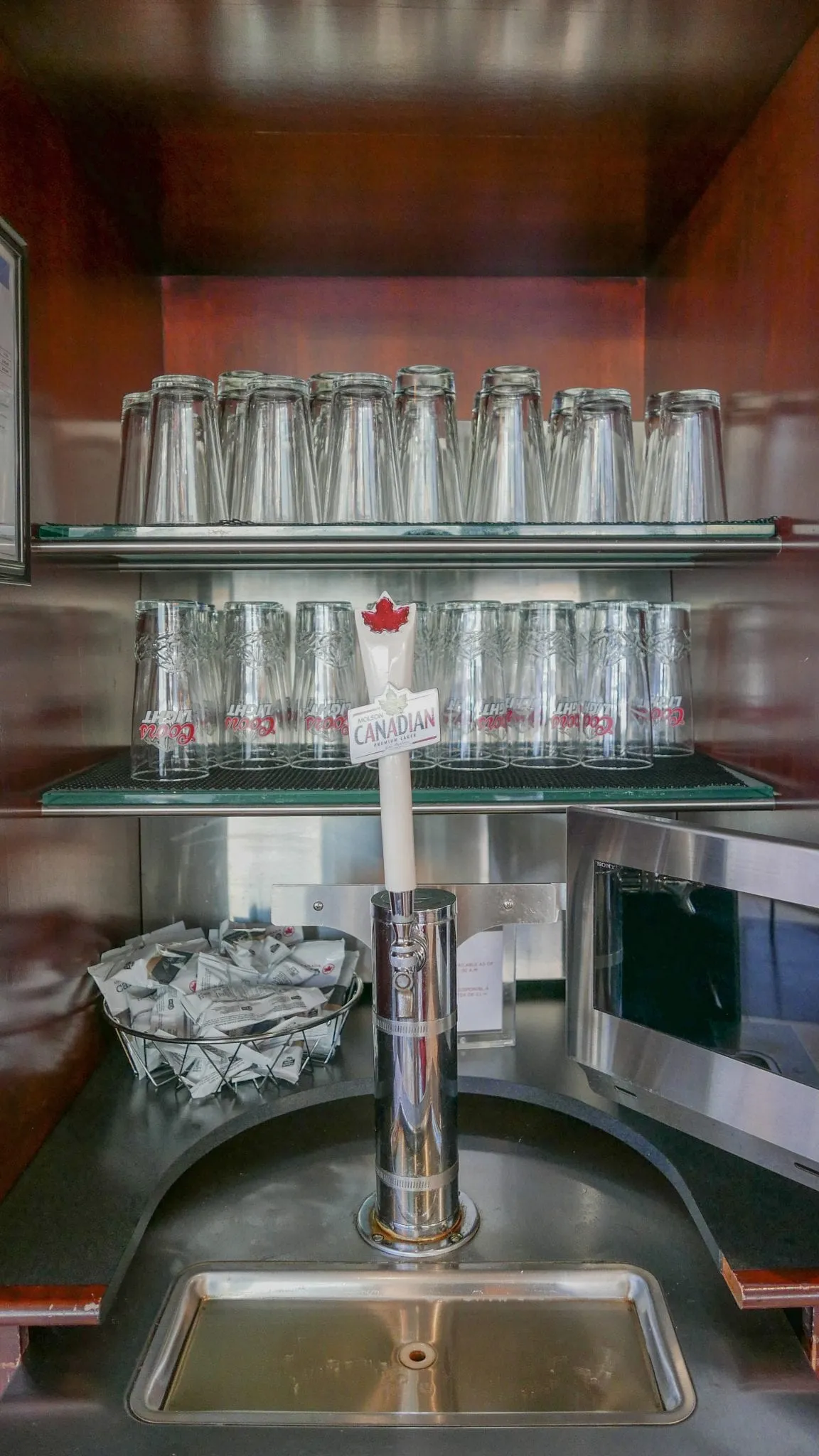 REVIEW: Air Canada Maple Leaf Lounge, Vancouver (YVR) – The Luxury ...