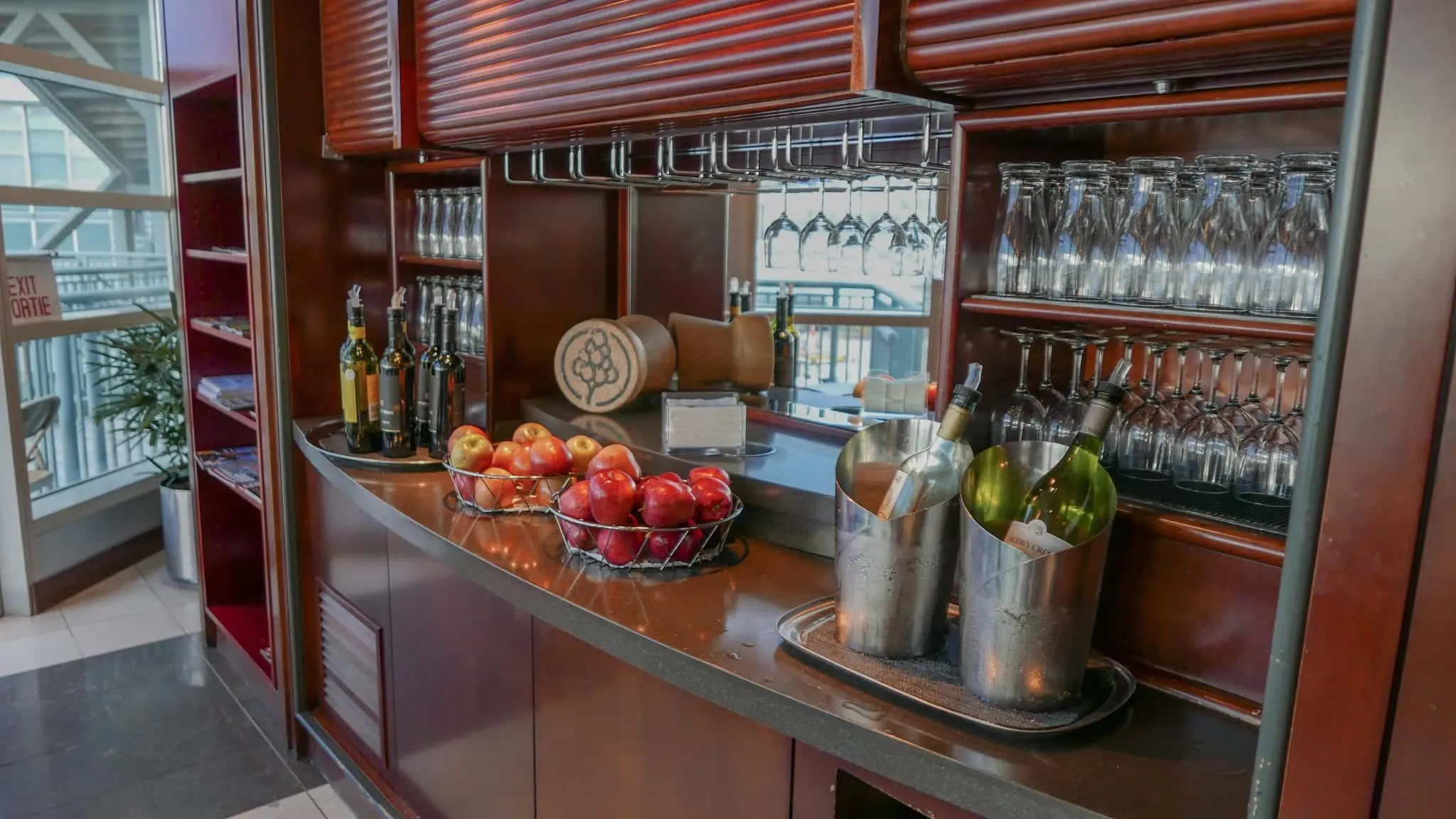REVIEW: Air Canada Maple Leaf Lounge, Vancouver (YVR) – The Luxury ...