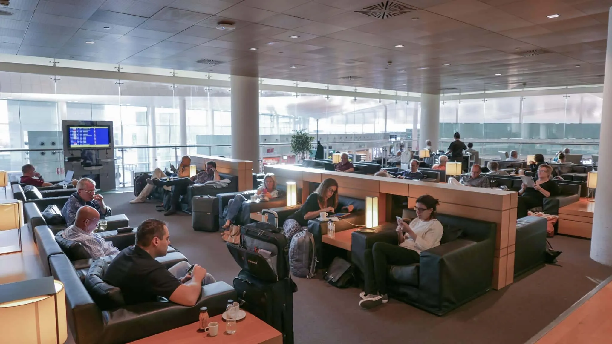 REVIEW: Sala VIP Miró lounge – Barcelona (BCN T1) – The Luxury Traveller