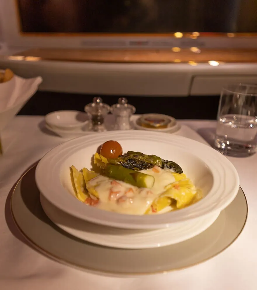REVIEW: Emirates – First Class – A380 – London (LGW) to Dubai (DXB ...
