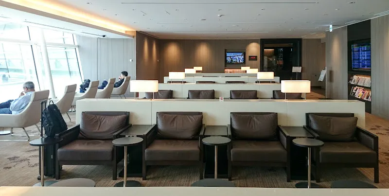 REVIEW: JAL First Class Lounge, Tokyo Haneda Airport – The Luxury Traveller